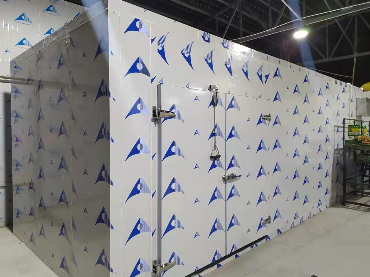 Energy Efficient Cold Room With High Performance PU Panels